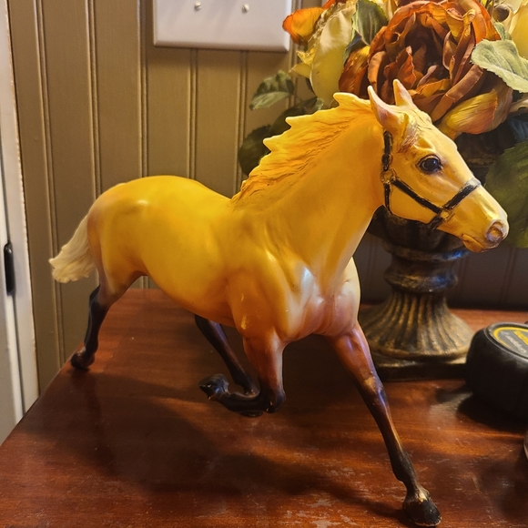 Breyer | Toys | Rare Breyer Gold Pacer Toys R Us Tru Horse Of A ...